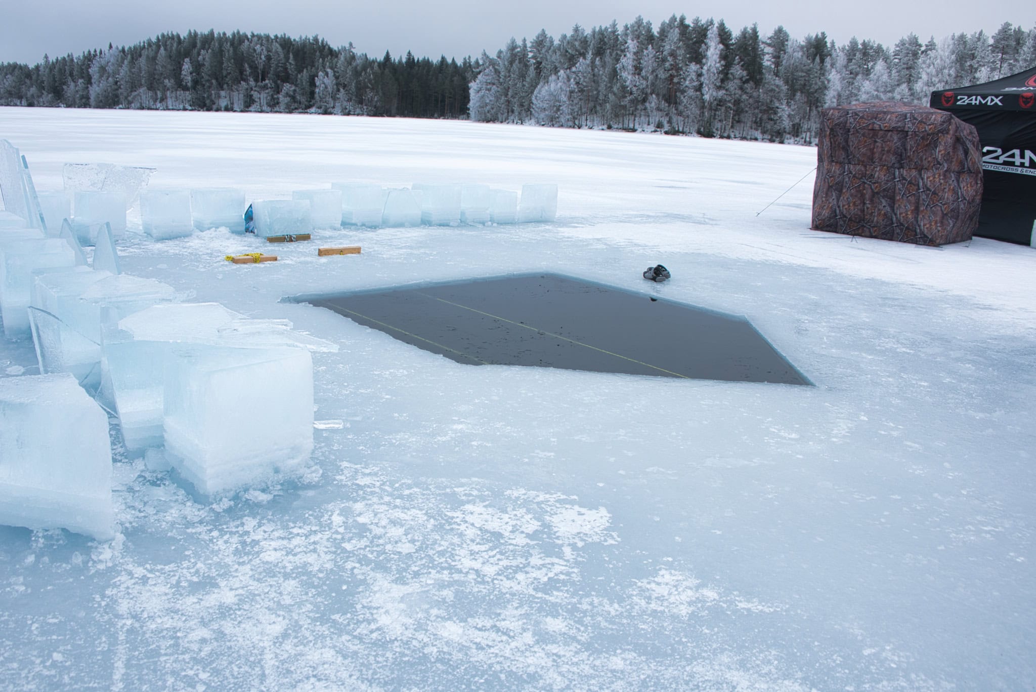 Coolcation extrem: Eistauchen in Finnland - reisen EXCLUSIV