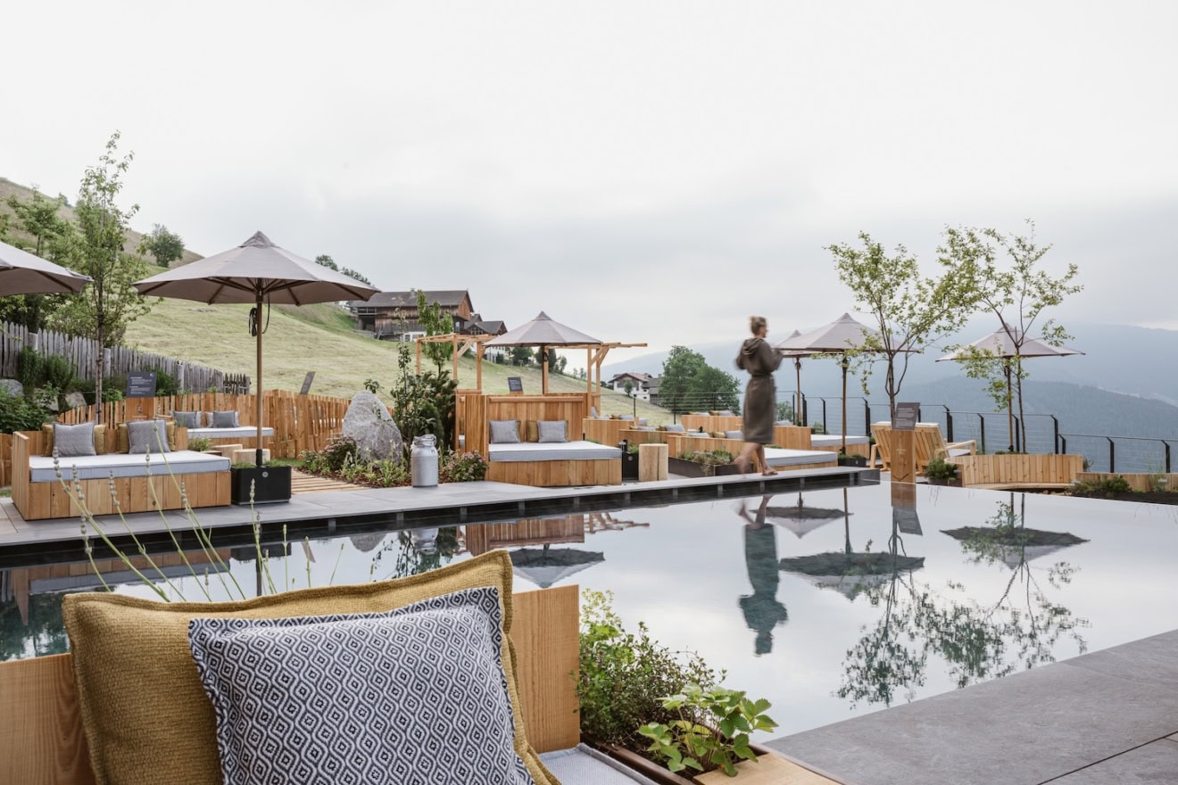 Urlaub mit Zug in diesen 7 nachhaltigen Hotels in den Alpen - reisen ...